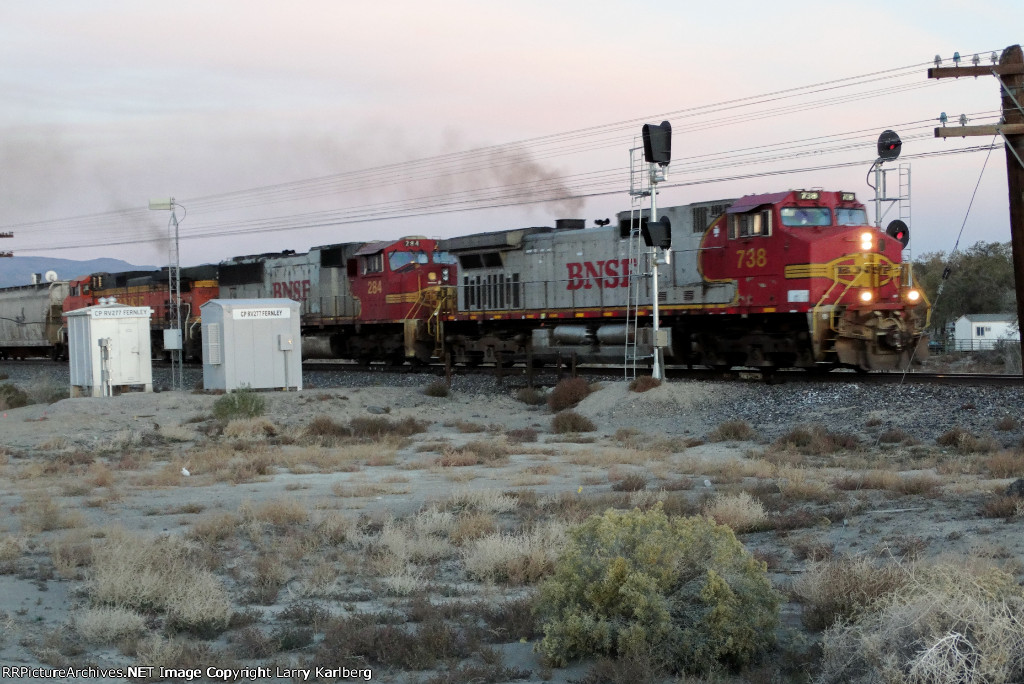 BNSF 738 & 284